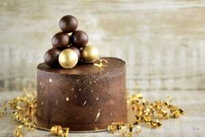 How to Throw a Burlesque Themed Party